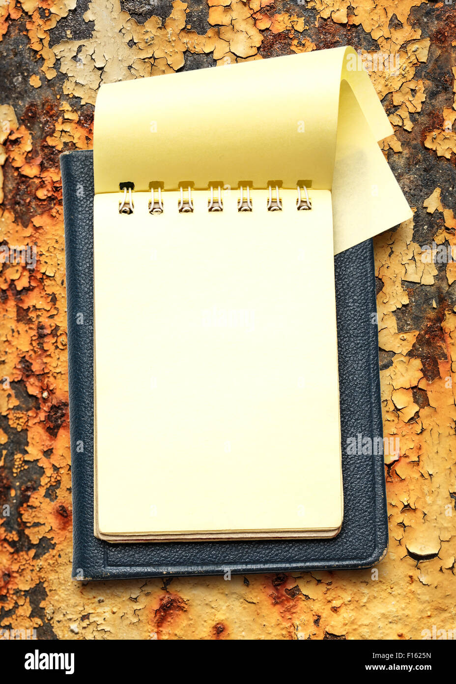 Rusty yellow closeup background hi-res stock photography and images - Alamy