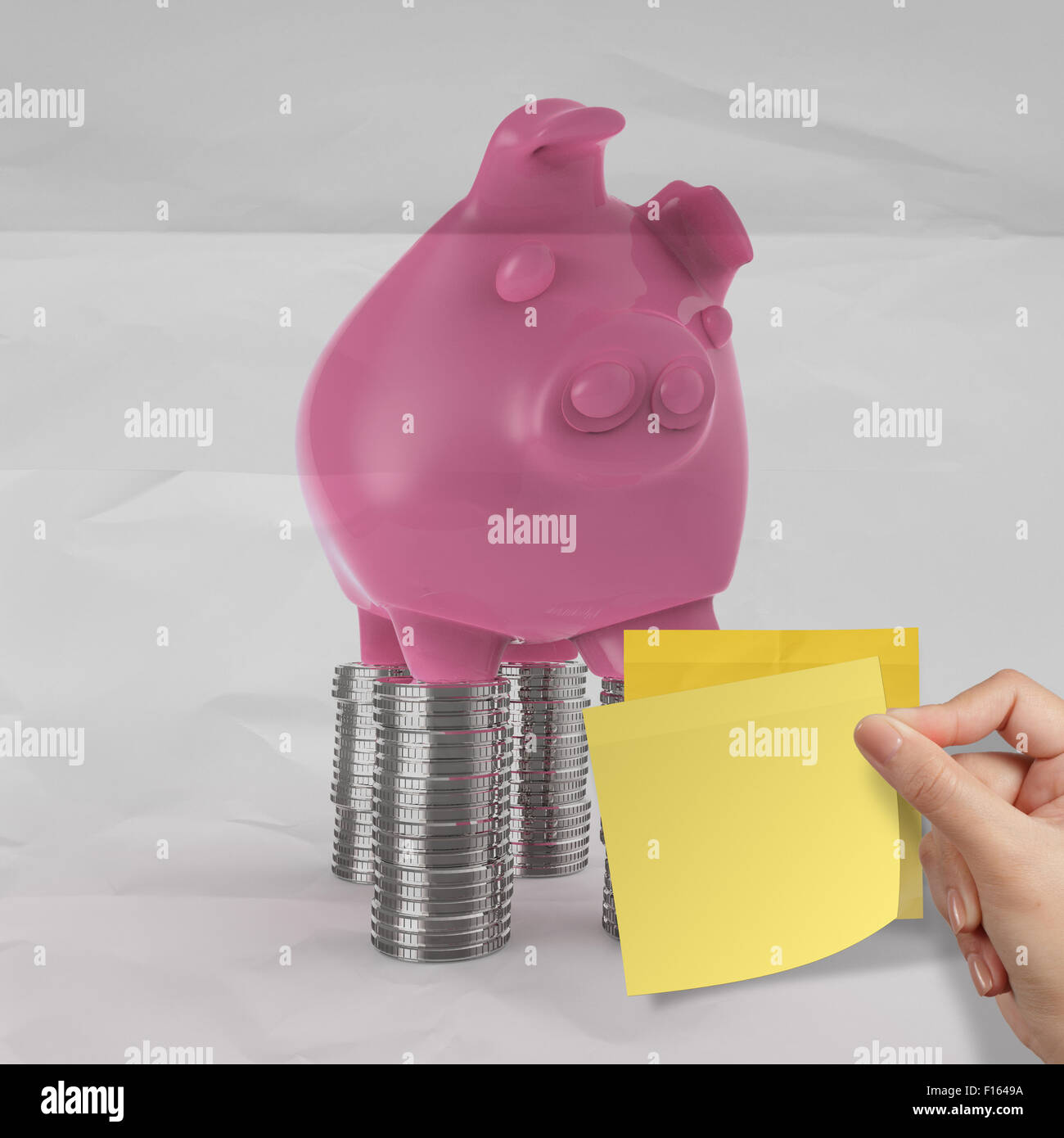 smart investment with sticky note on piggy bank 3d standing over coin ...