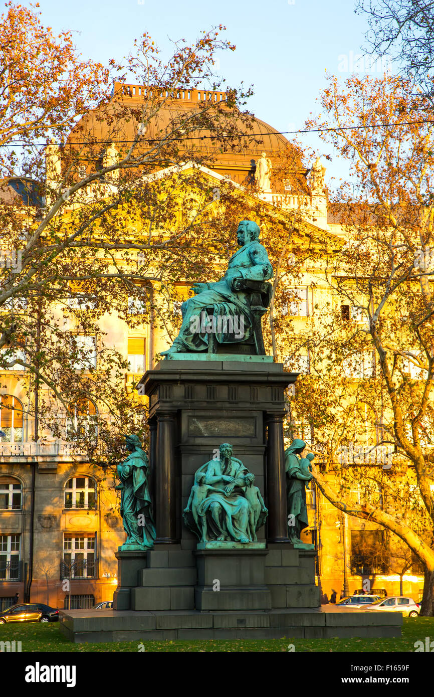 Ferenc deak monument hi-res stock photography and images - Alamy