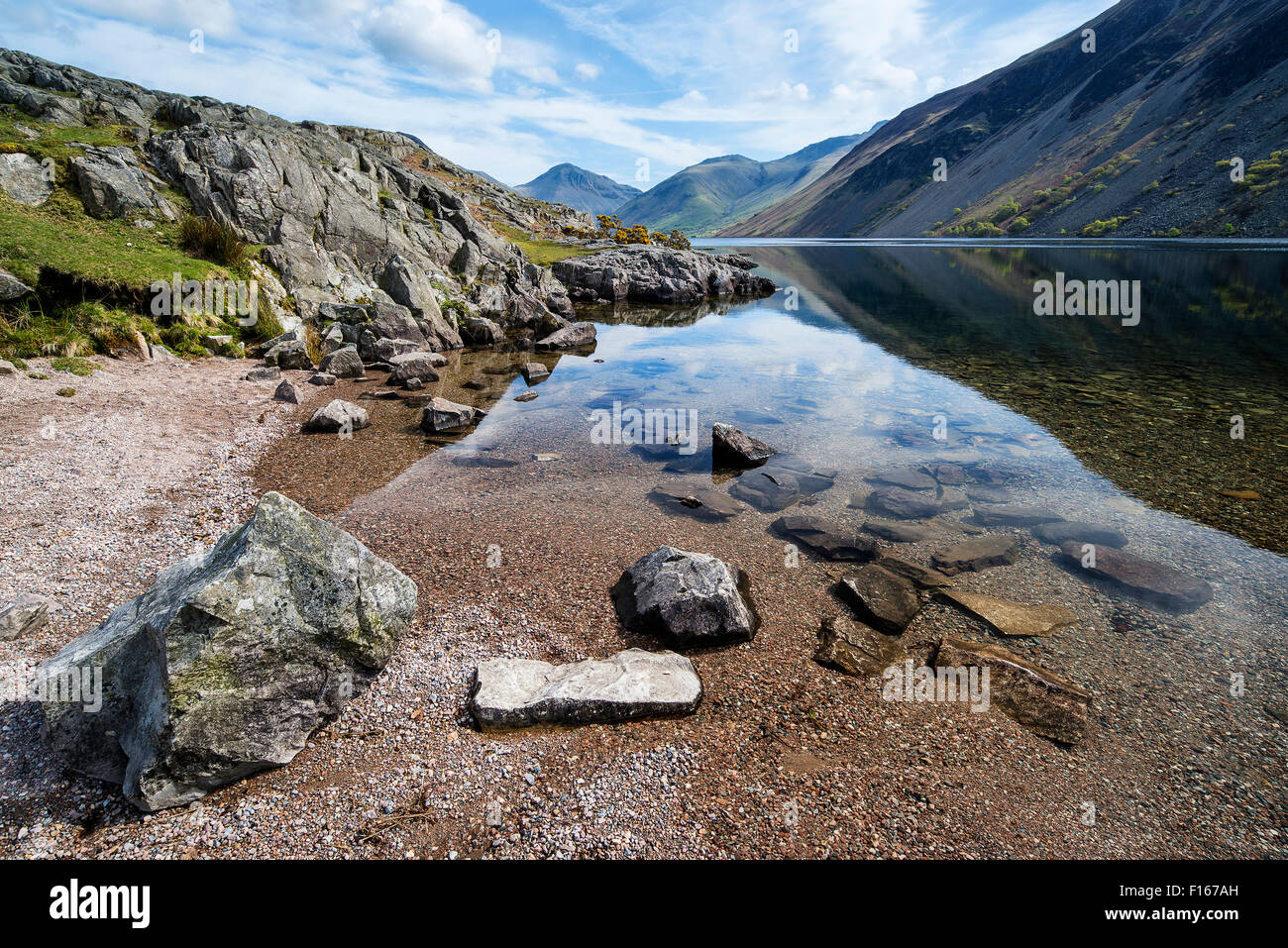 Stunning landscape of Wast Water and Lake District Peaks on Summer day ...