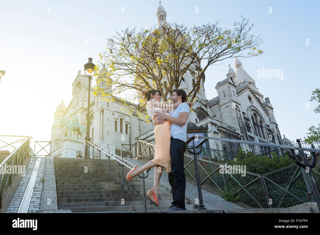 Paris, Couple dating in Montmartre Stock Photo - Alamy