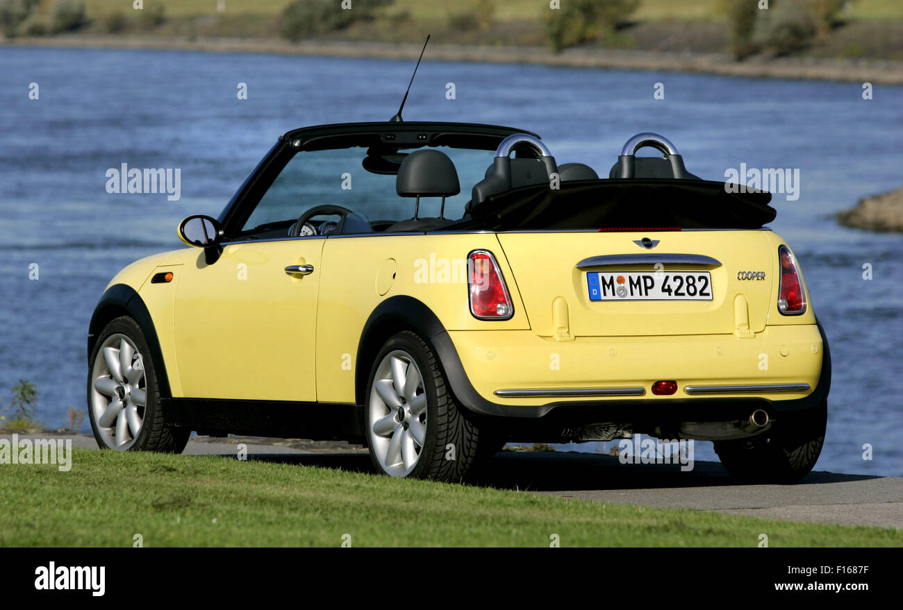 Mini cooper car yellow hi-res stock photography and images - Alamy