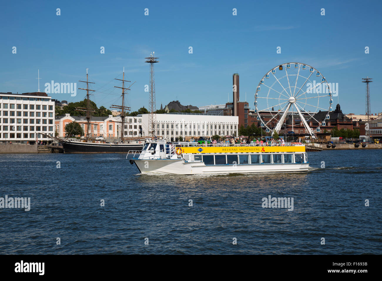 Helsinki tourists hi-res stock photography and images - Alamy