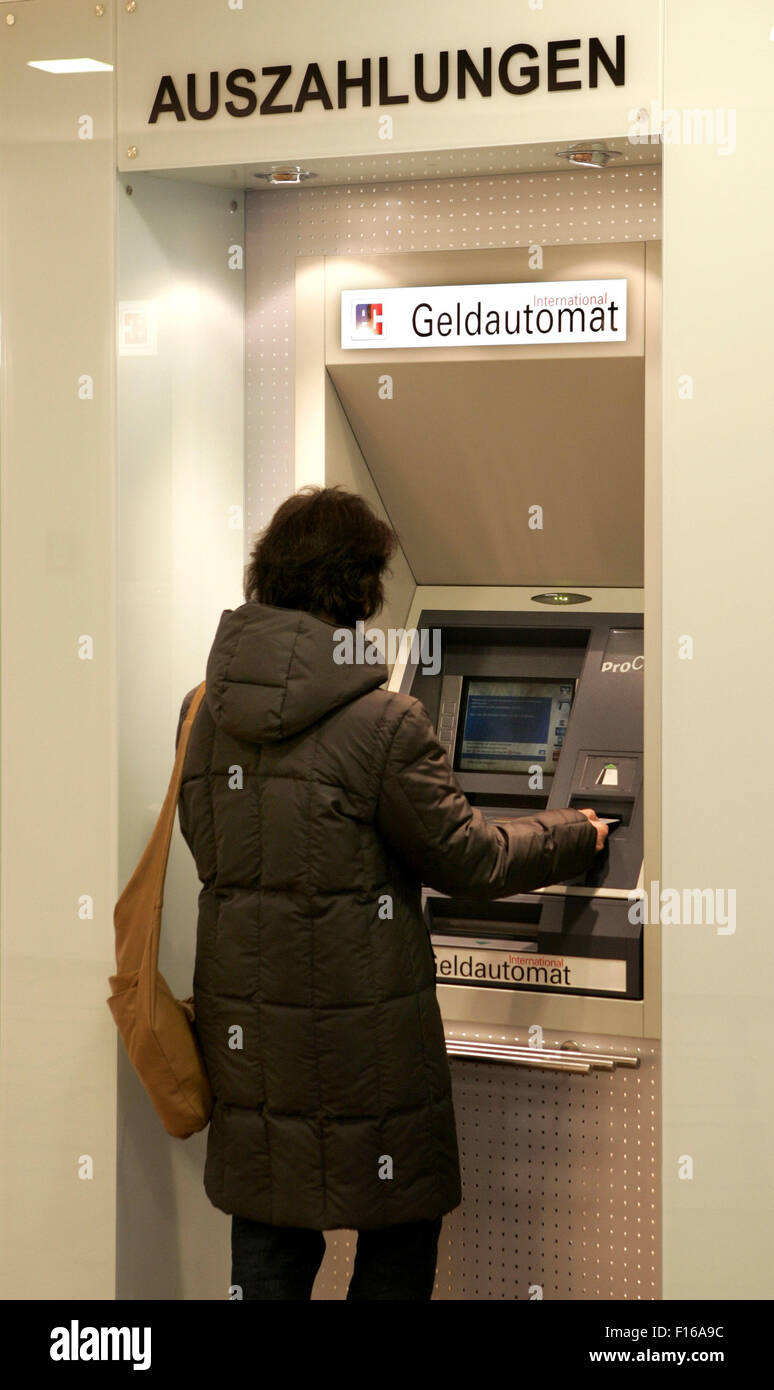 Currency atms hi-res stock photography and images - Alamy