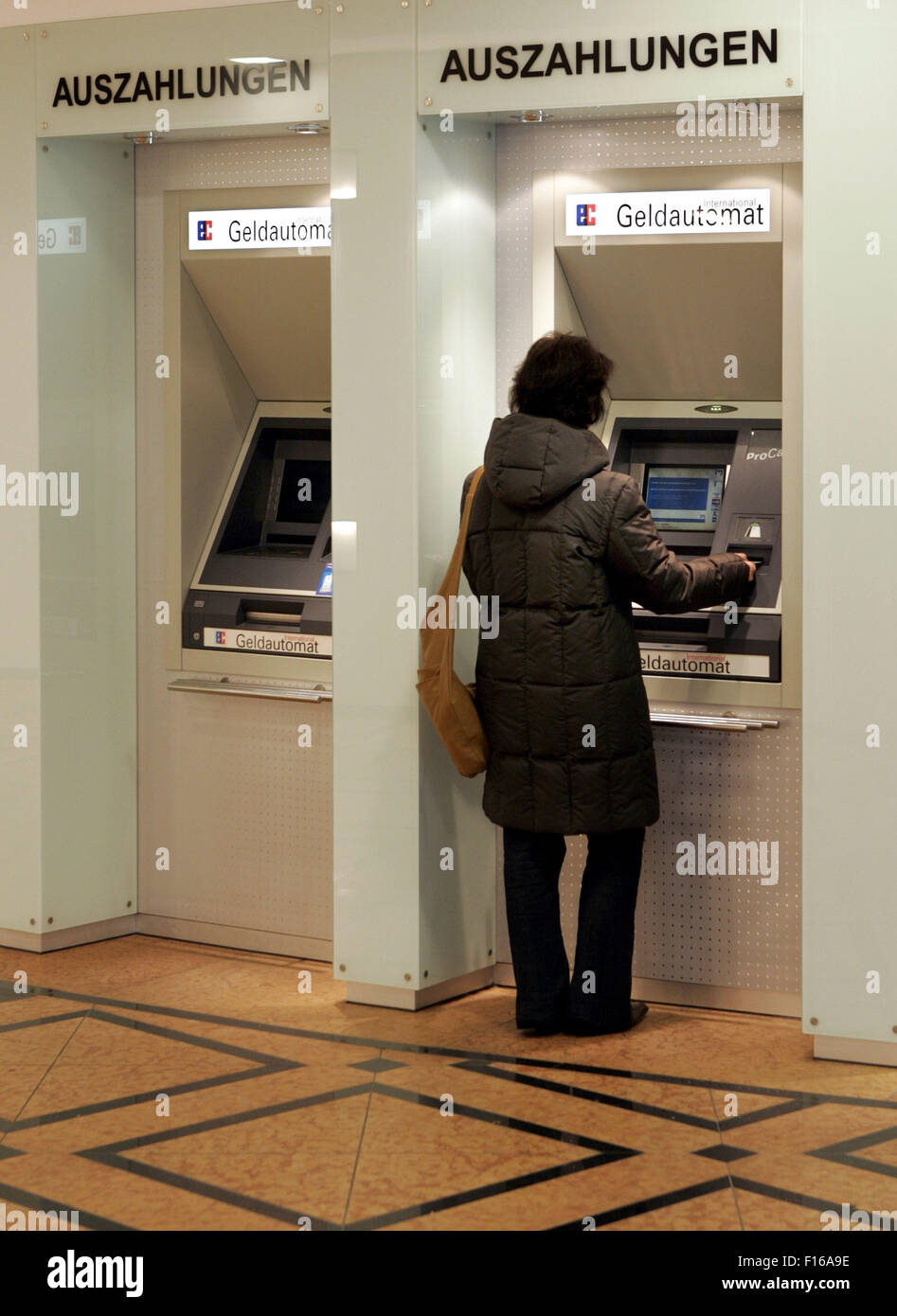 Currency atms hi-res stock photography and images - Alamy