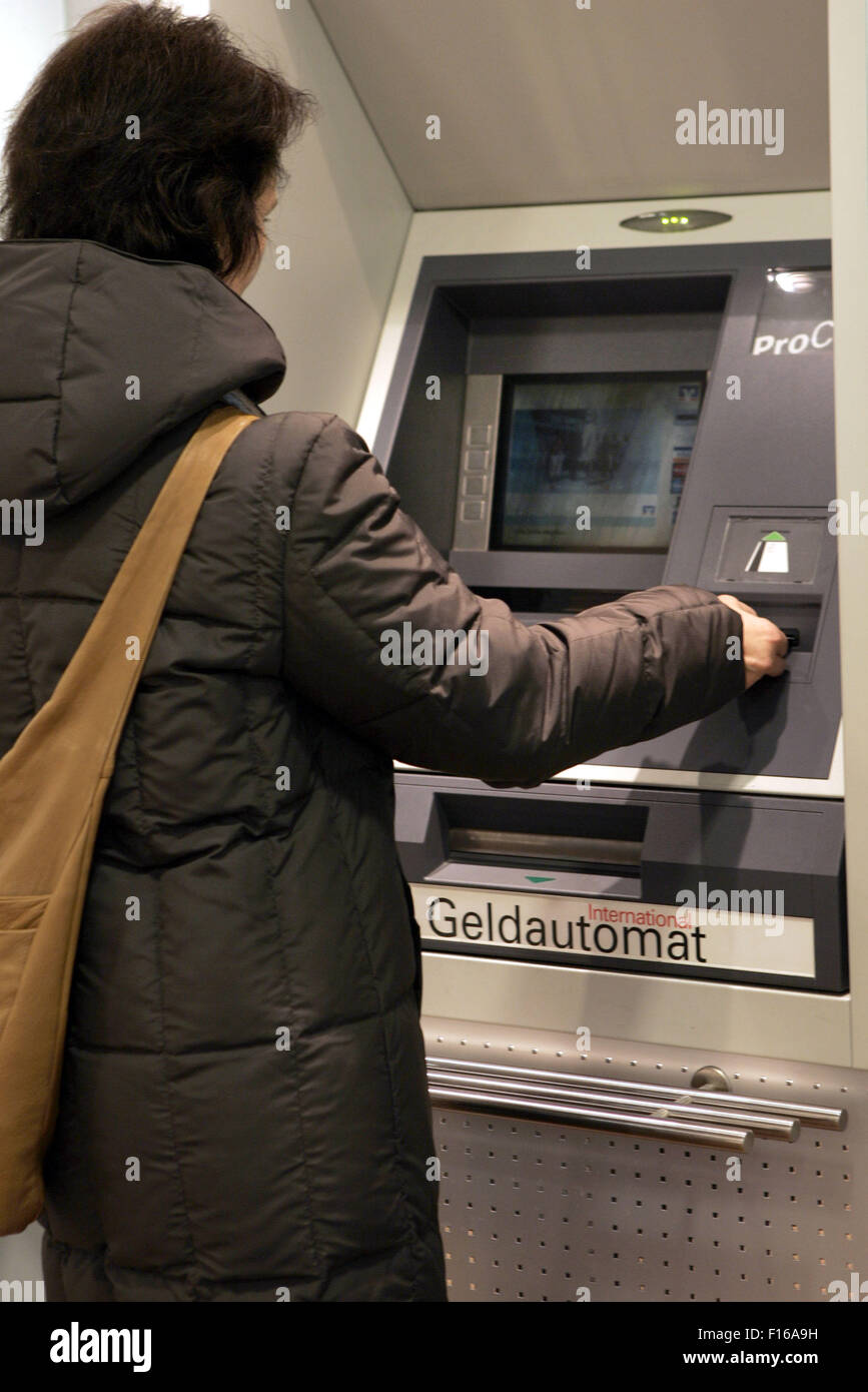 Atms hi-res stock photography and images - Alamy