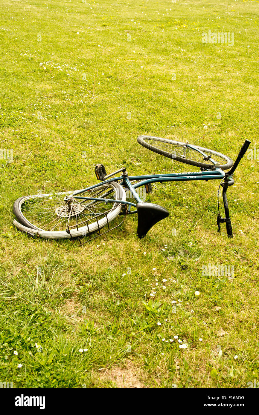 Broken bike hi-res stock photography and images - Alamy