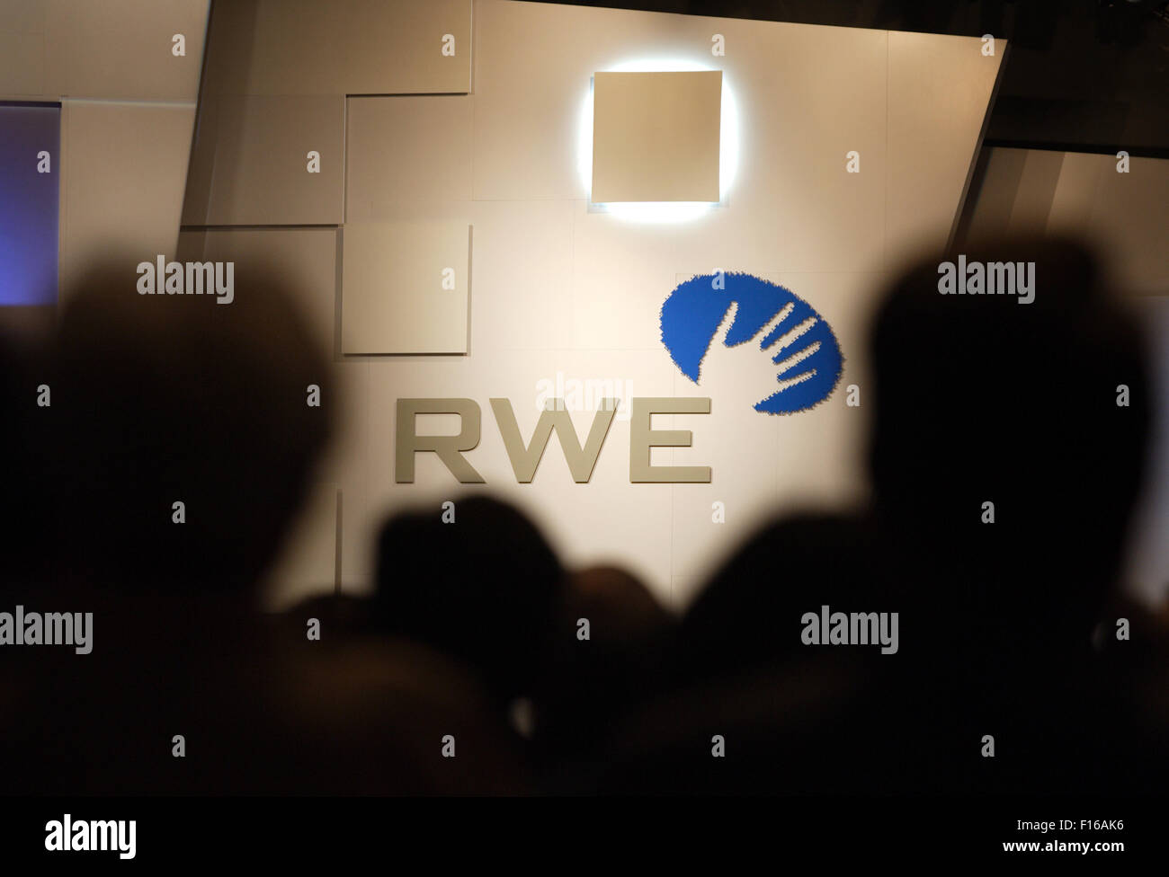 Rwe emblem hi-res stock photography and images - Alamy