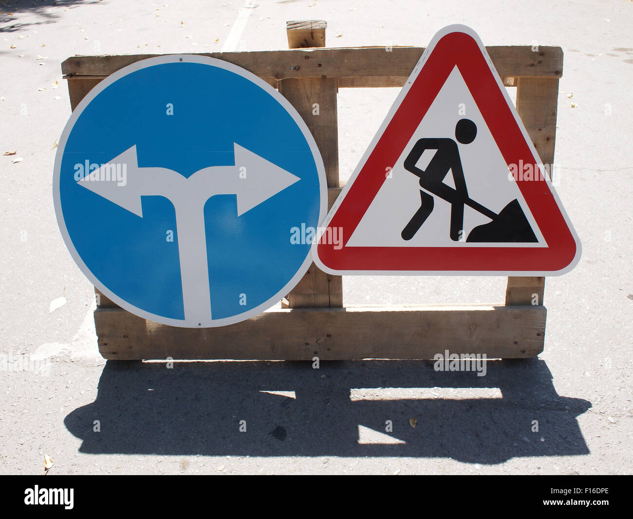 Two road signs hi-res stock photography and images - Alamy
