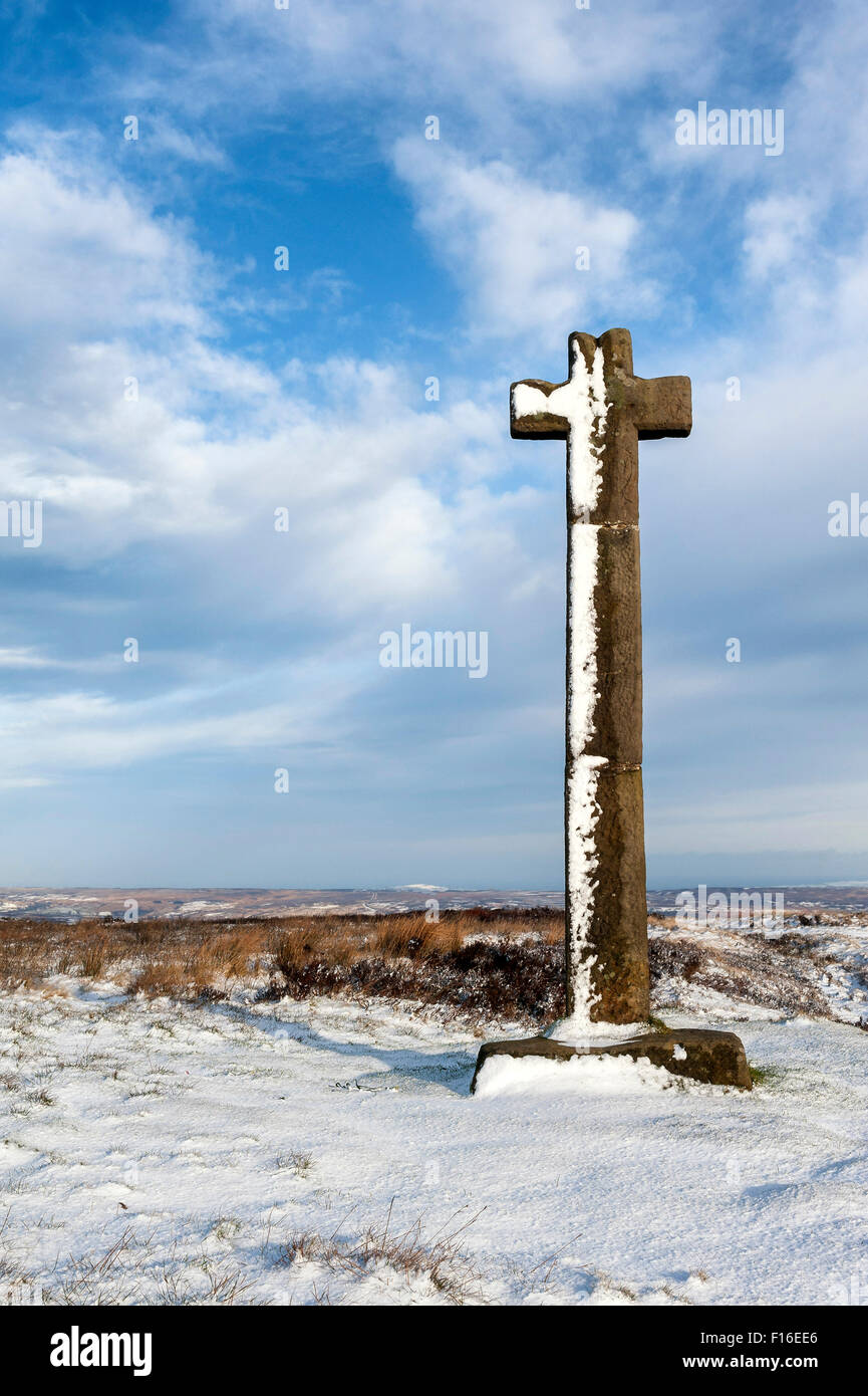 In winter park cross hi-res stock photography and images - Alamy