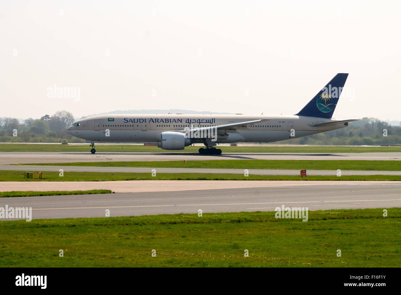 Boeing 777 aircraft window hi-res stock photography and images - Alamy