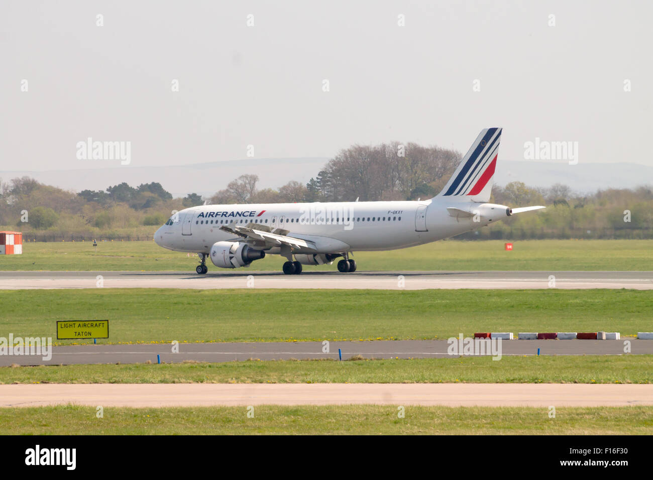 Air France Airbus A320 accelerating before take-off on Manchester ...