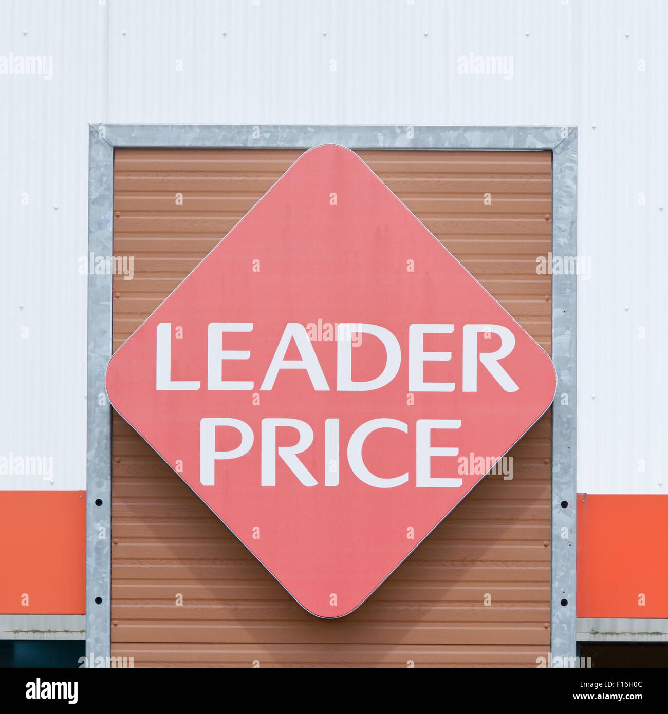 Leader price hi-res stock photography and images - Alamy