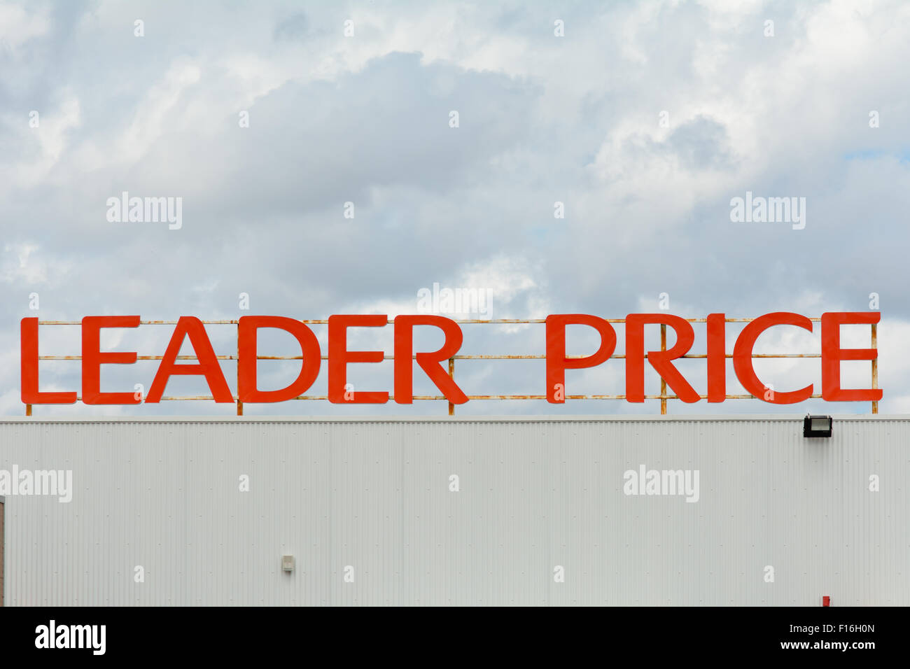 Leader price hi-res stock photography and images - Alamy