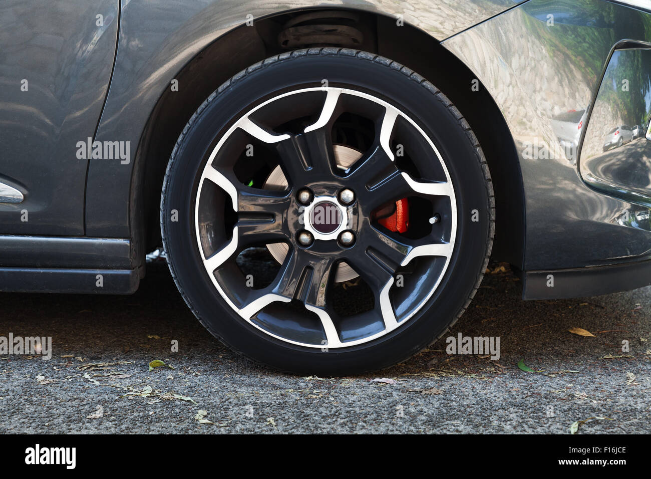 Black sport rims hi-res stock photography and images - Alamy