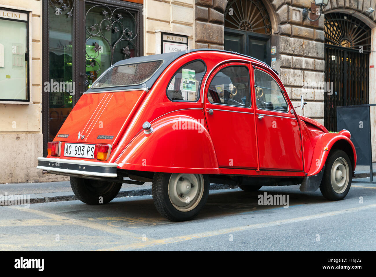 Citroen 2cv6 hi-res stock photography and images - Alamy