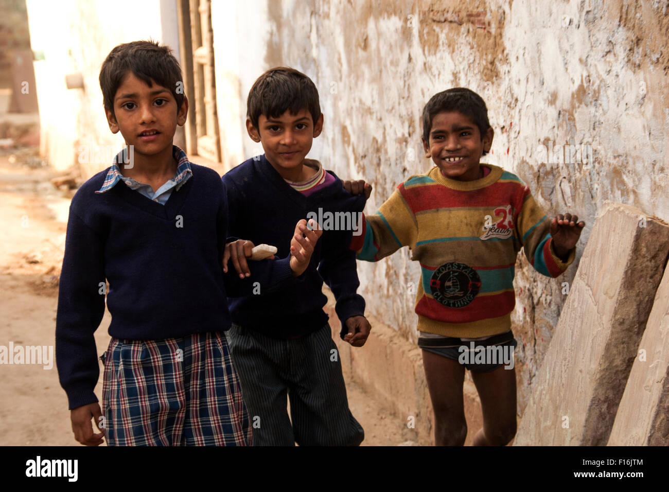 Poverty children india hi-res stock photography and images - Alamy
