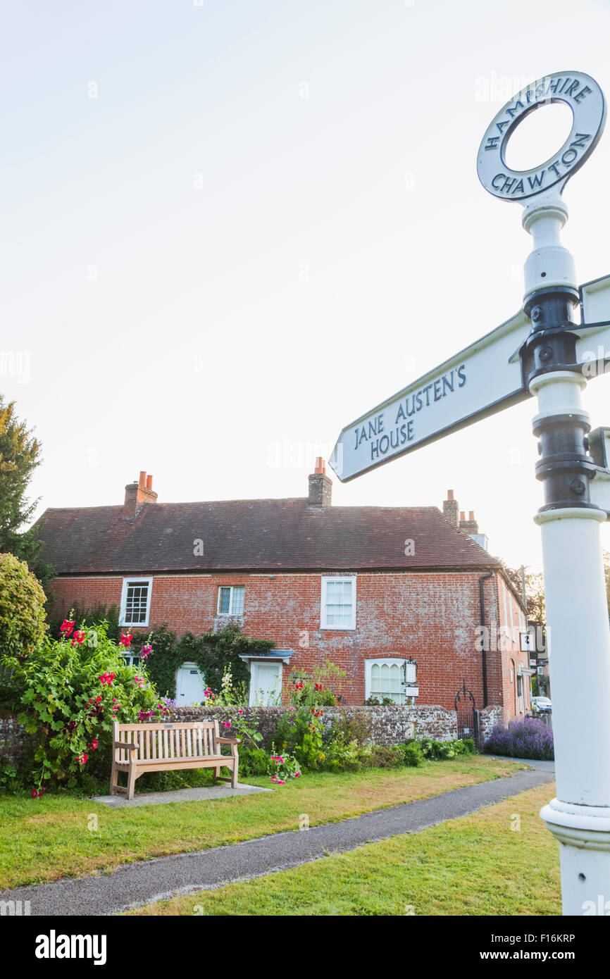 Exterior chawton hampshire hi-res stock photography and images - Alamy