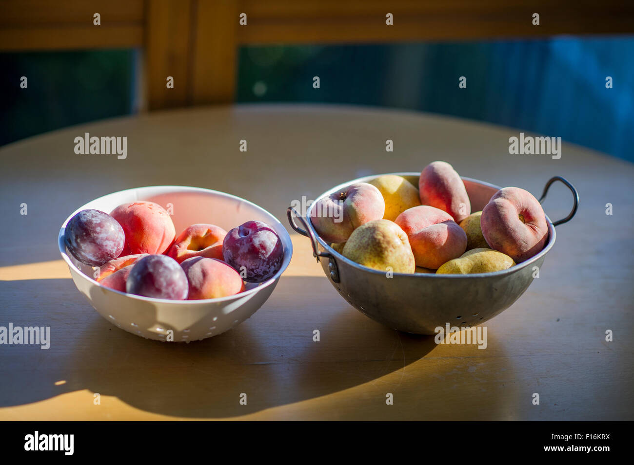 Fruit bowls hi-res stock photography and images - Alamy