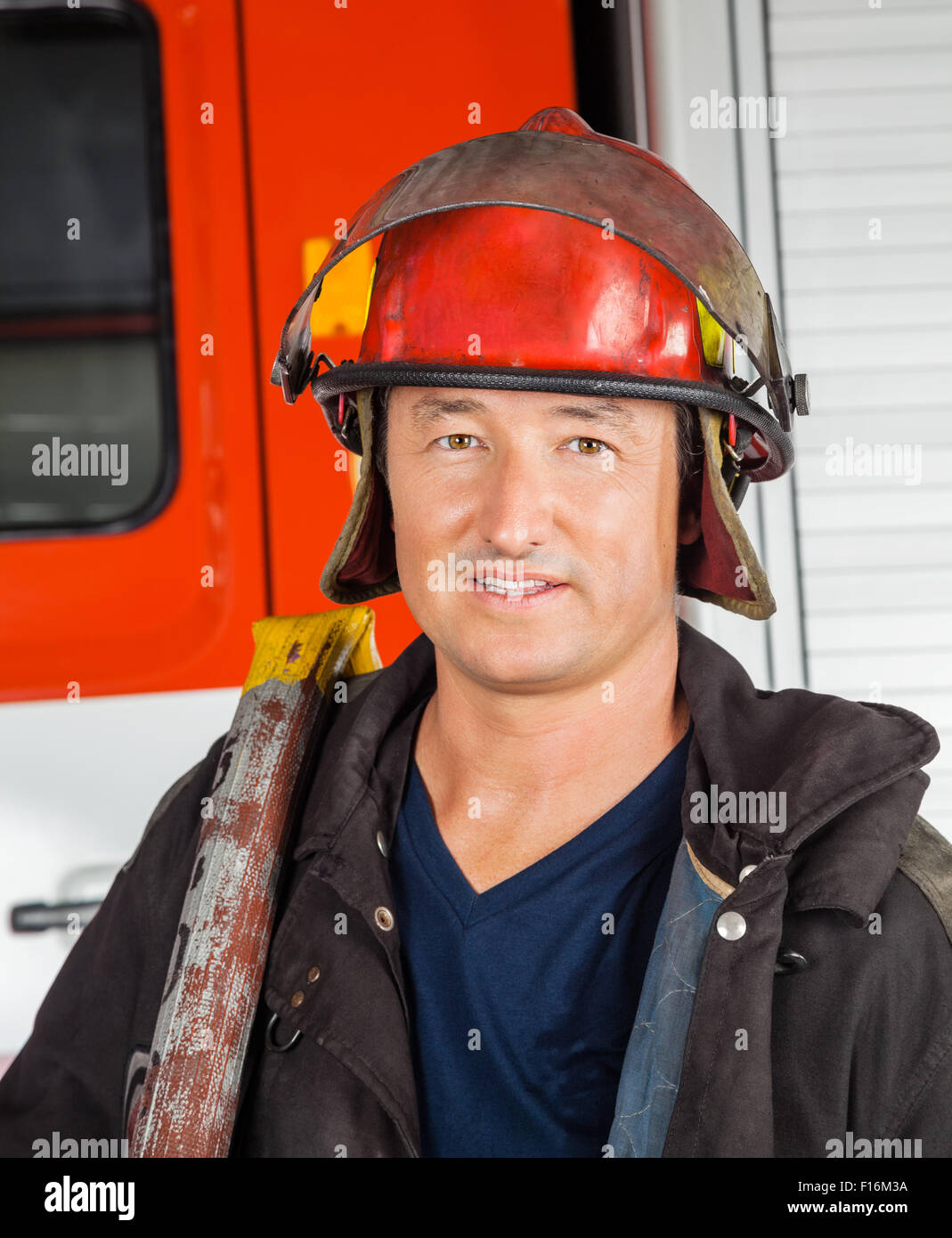 Male firefighter hi-res stock photography and images - Alamy