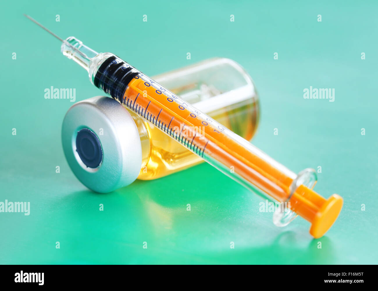 Medical syringe vials on hi-res stock photography and images - Alamy