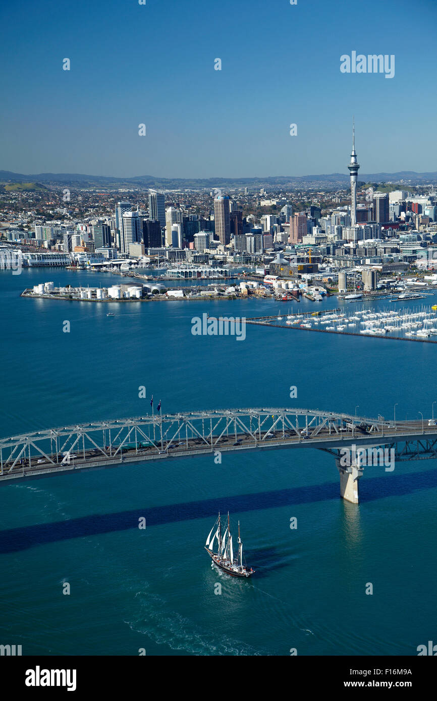 Spirit of New Zealand tall ship, Auckland Harbour Bridge, Waitemata ...