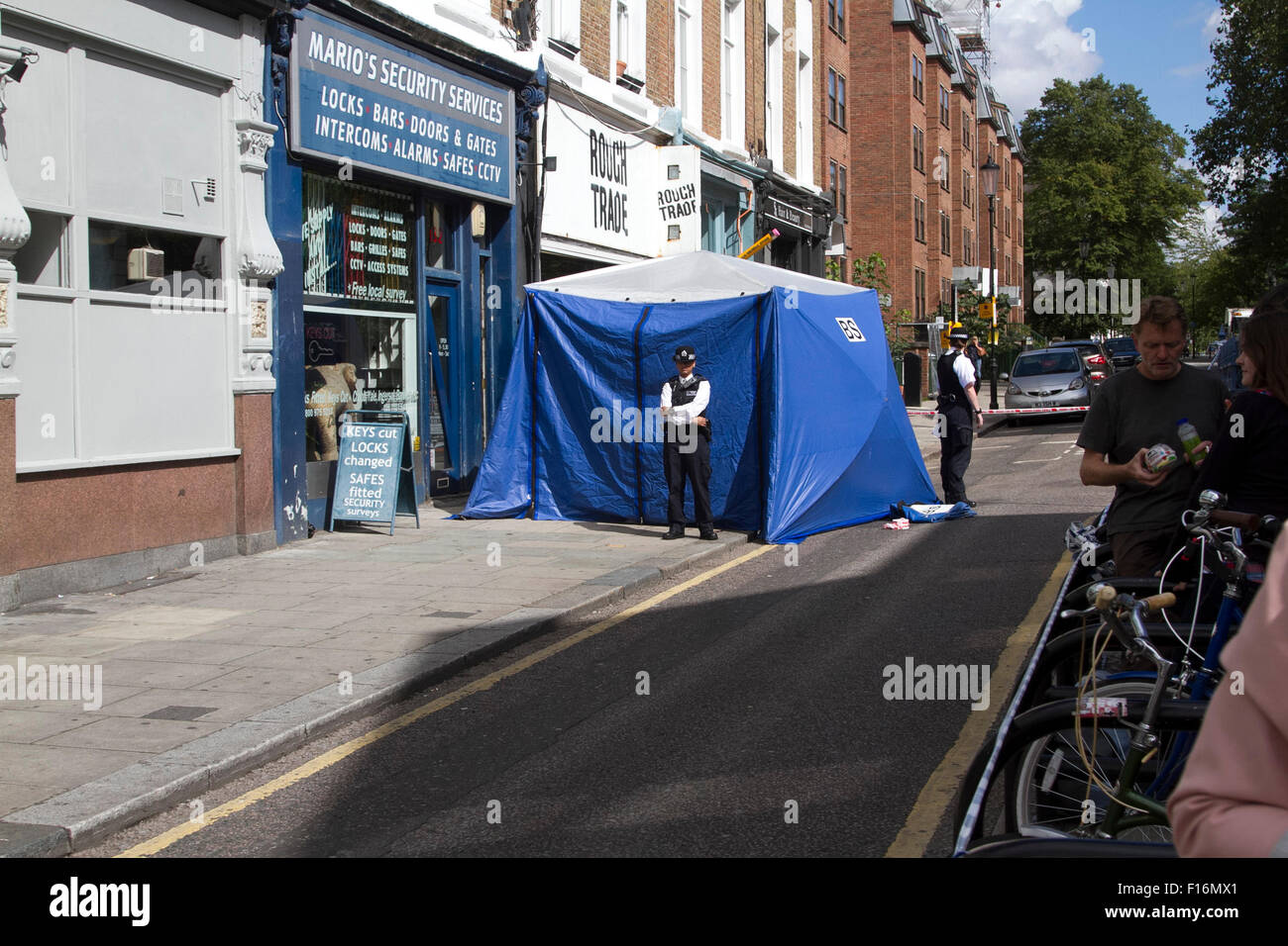 Notting Hill, London, UK. 28th August, 2015. Police and emergency ...