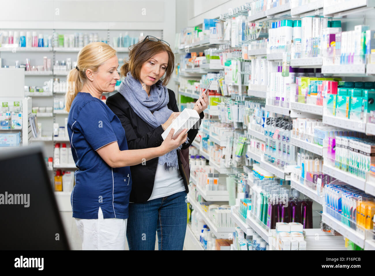 Medical assistant phone hi-res stock photography and images - Alamy
