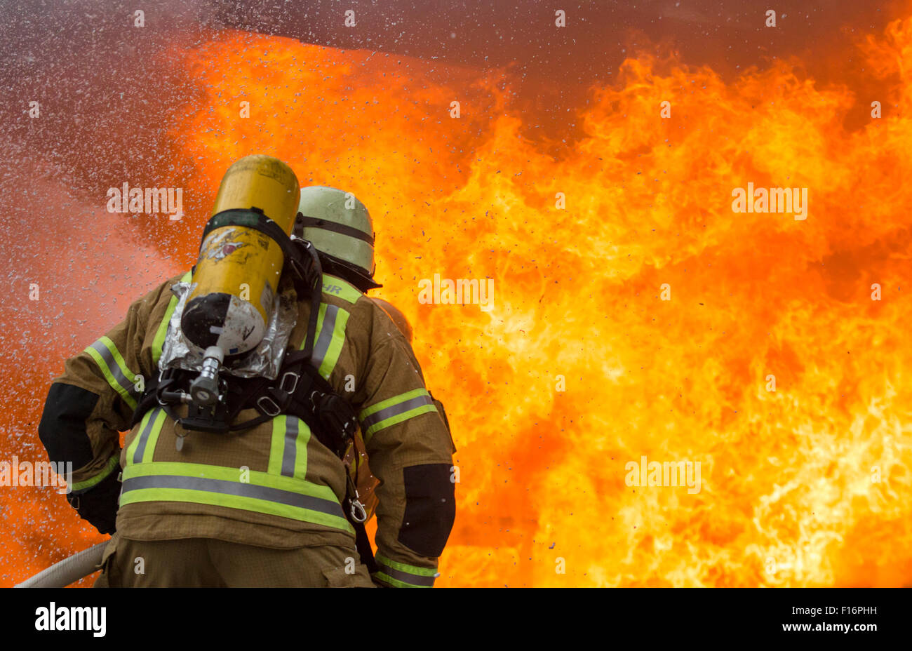 Berlin, Germany, unloading, the fire department in a house fire Stock ...