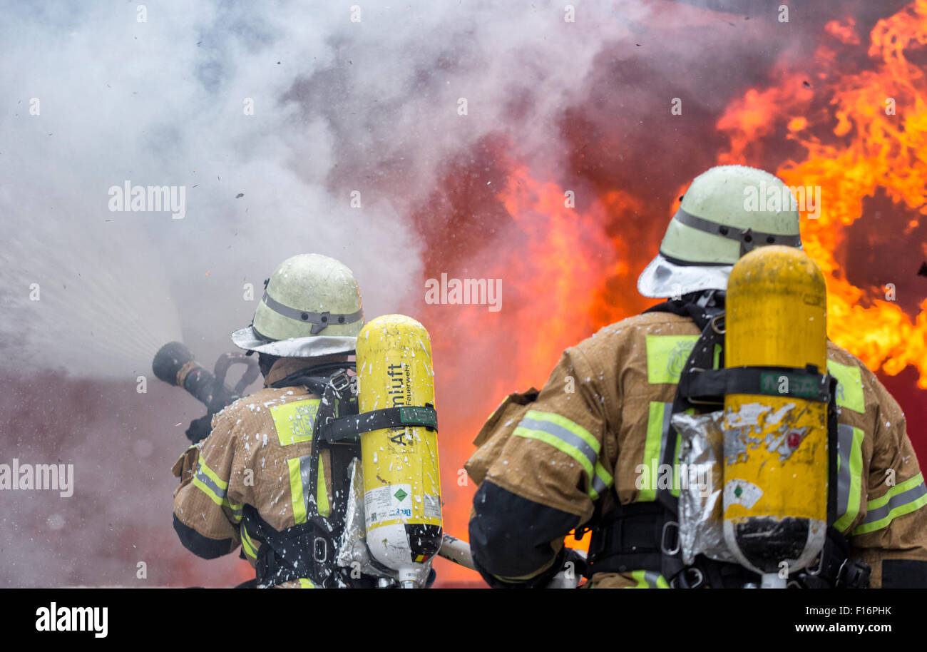 Berlin, Germany, unloading, the fire department in a house fire Stock ...