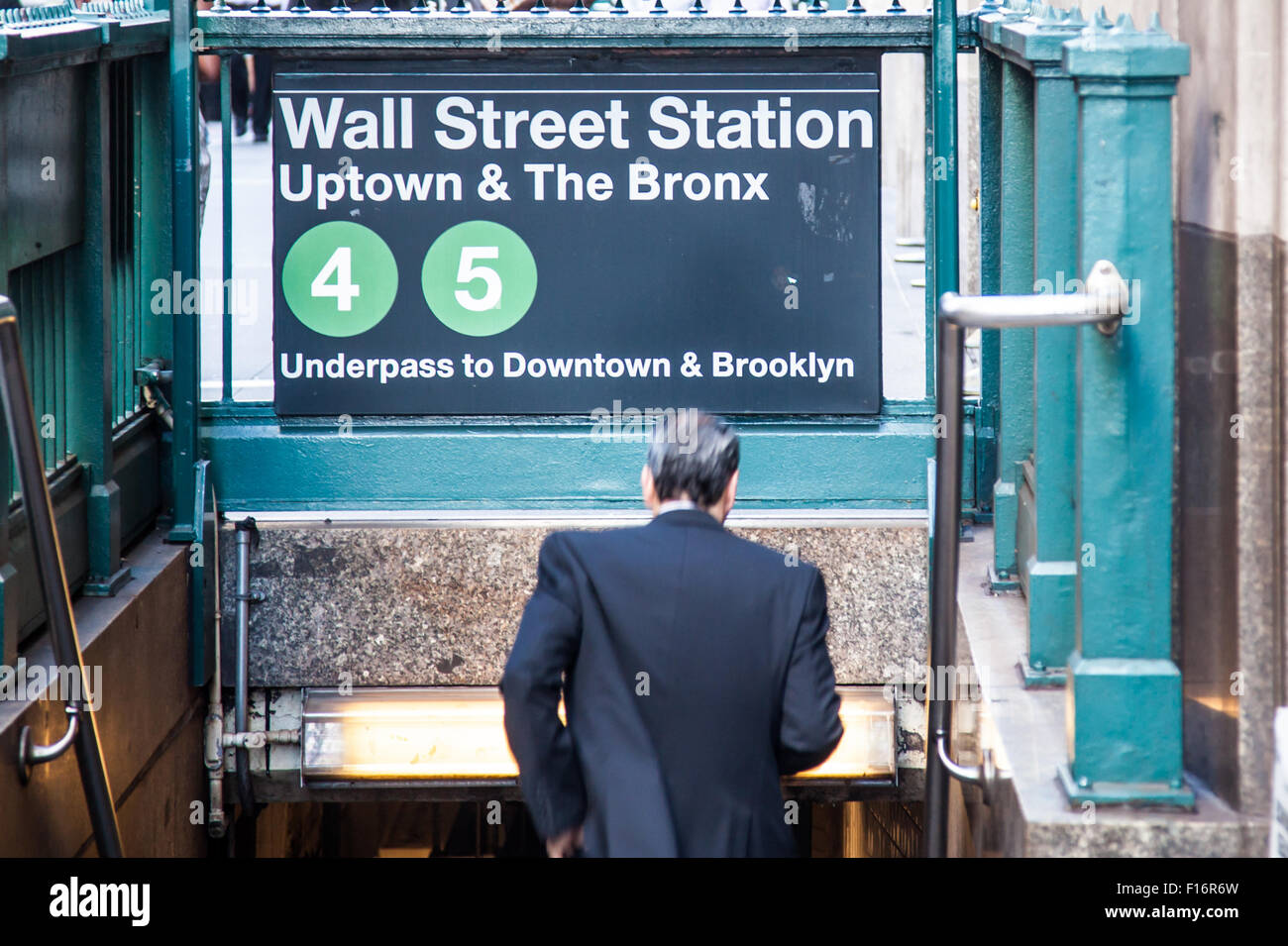 Wall street station subway hi-res stock photography and images - Alamy