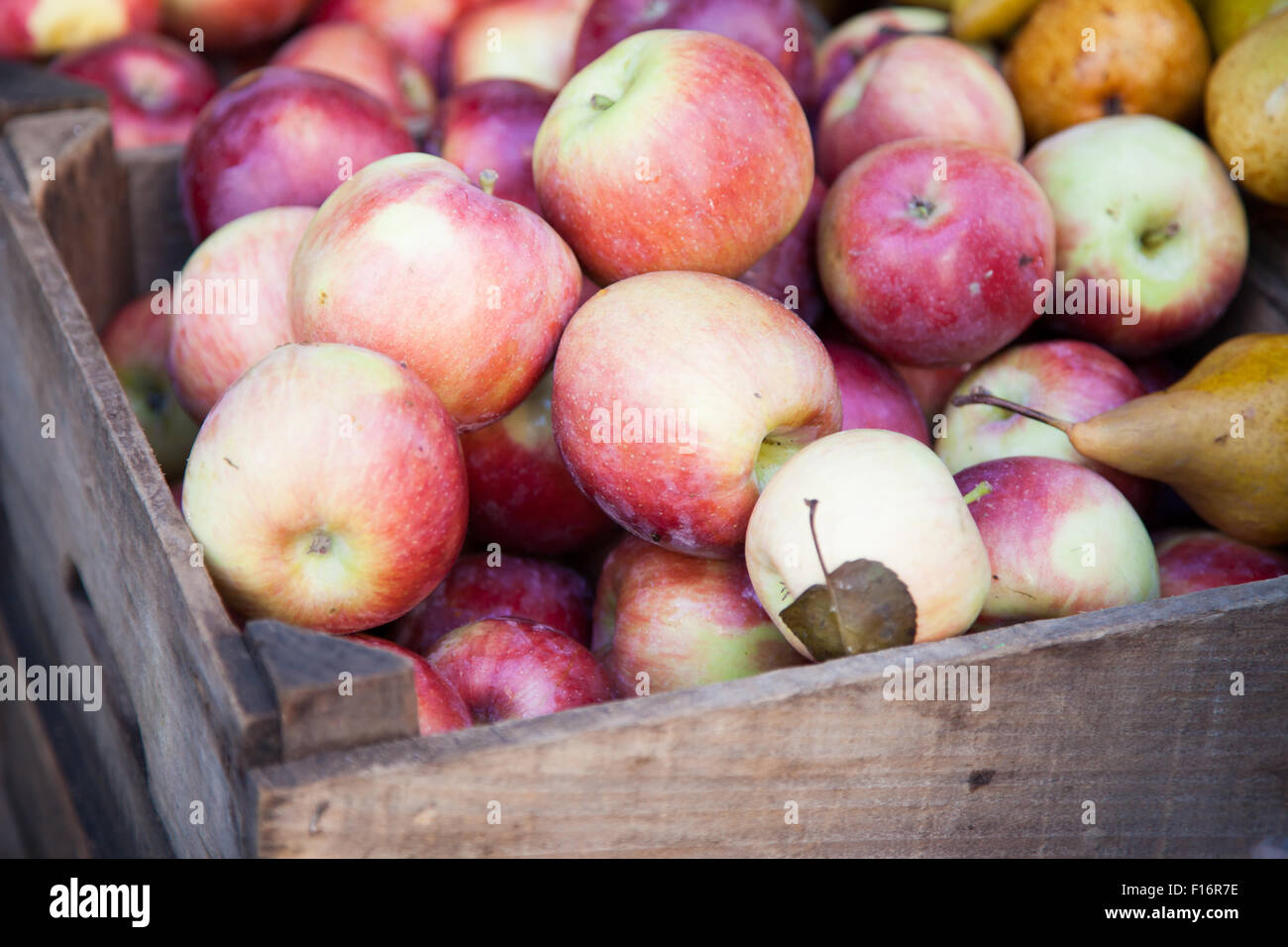 Full apple box hi-res stock photography and images - Alamy