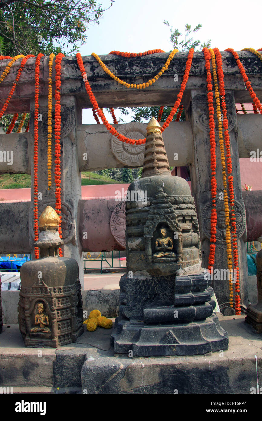 Small Buddhist stupa at temple in northern Bodh Gaya, India Stock Photo ...