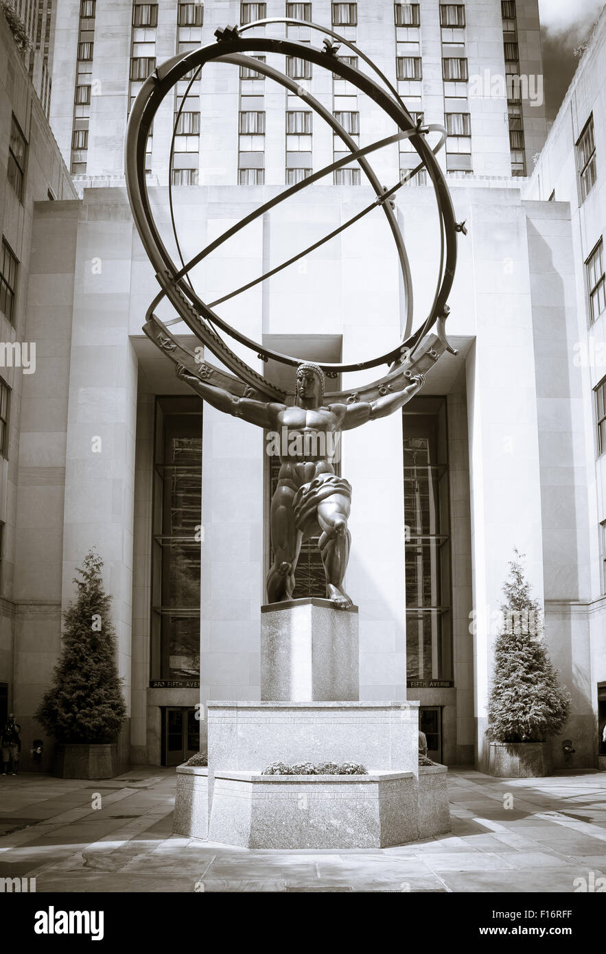 Atlas statue in front of Rockefeller Center New York City Stock Photo ...