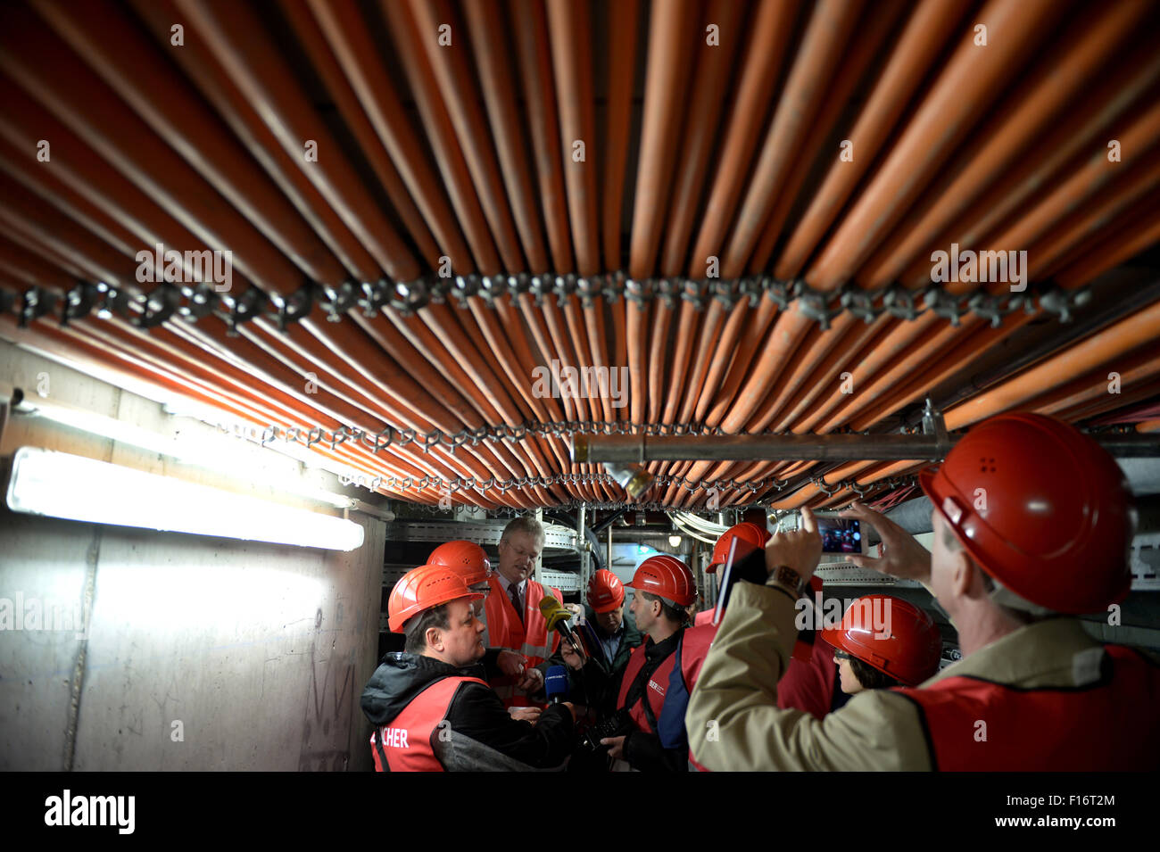 Cable channel hi-res stock photography and images - Alamy