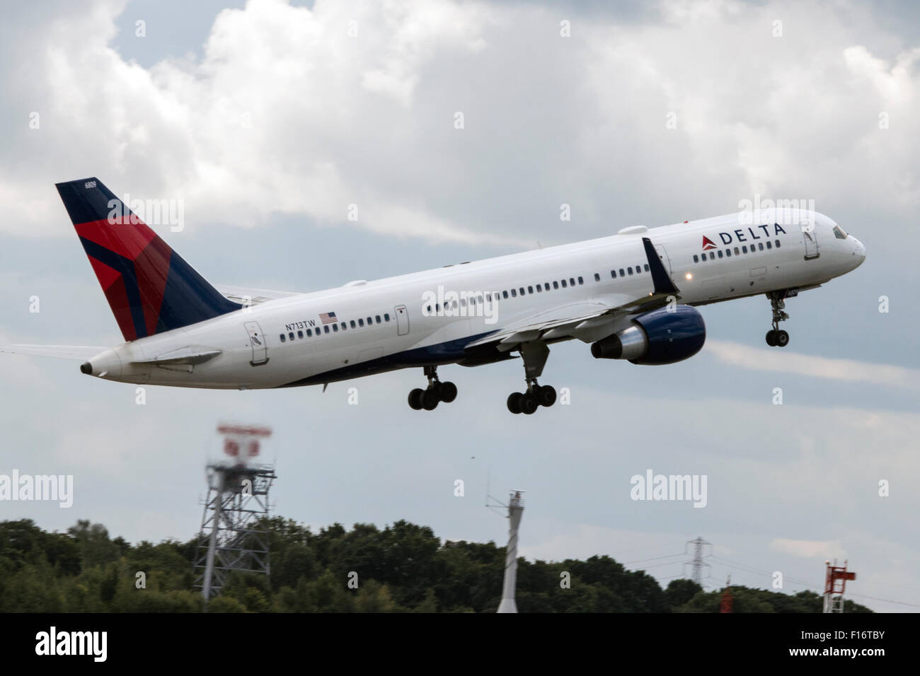 Delta Air Lines Boeing 757-2Q8 taking off from Manchester Airport (UK ...