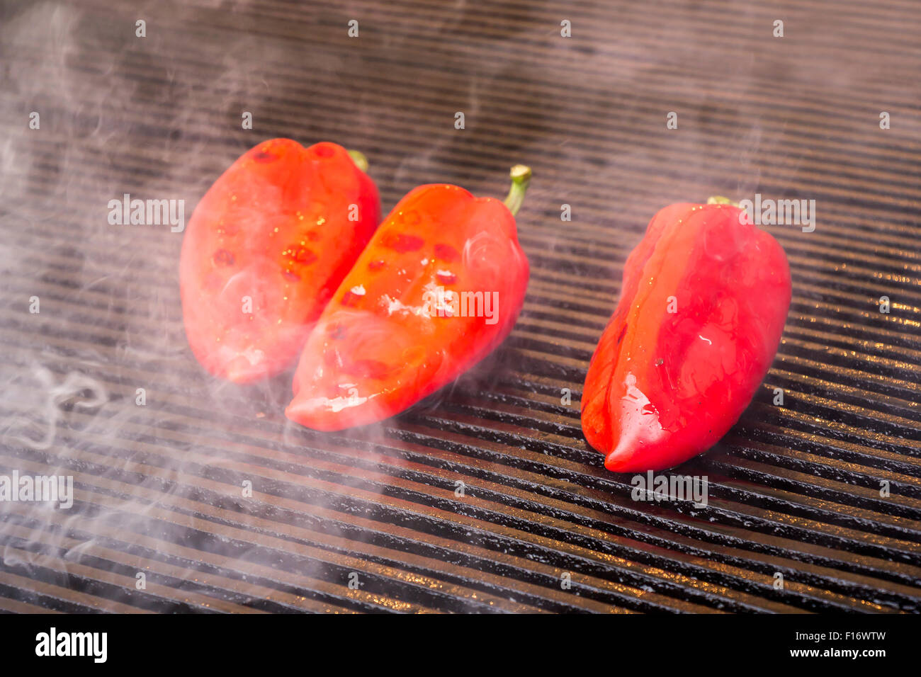 Red peppers roasting hi-res stock photography and images - Alamy