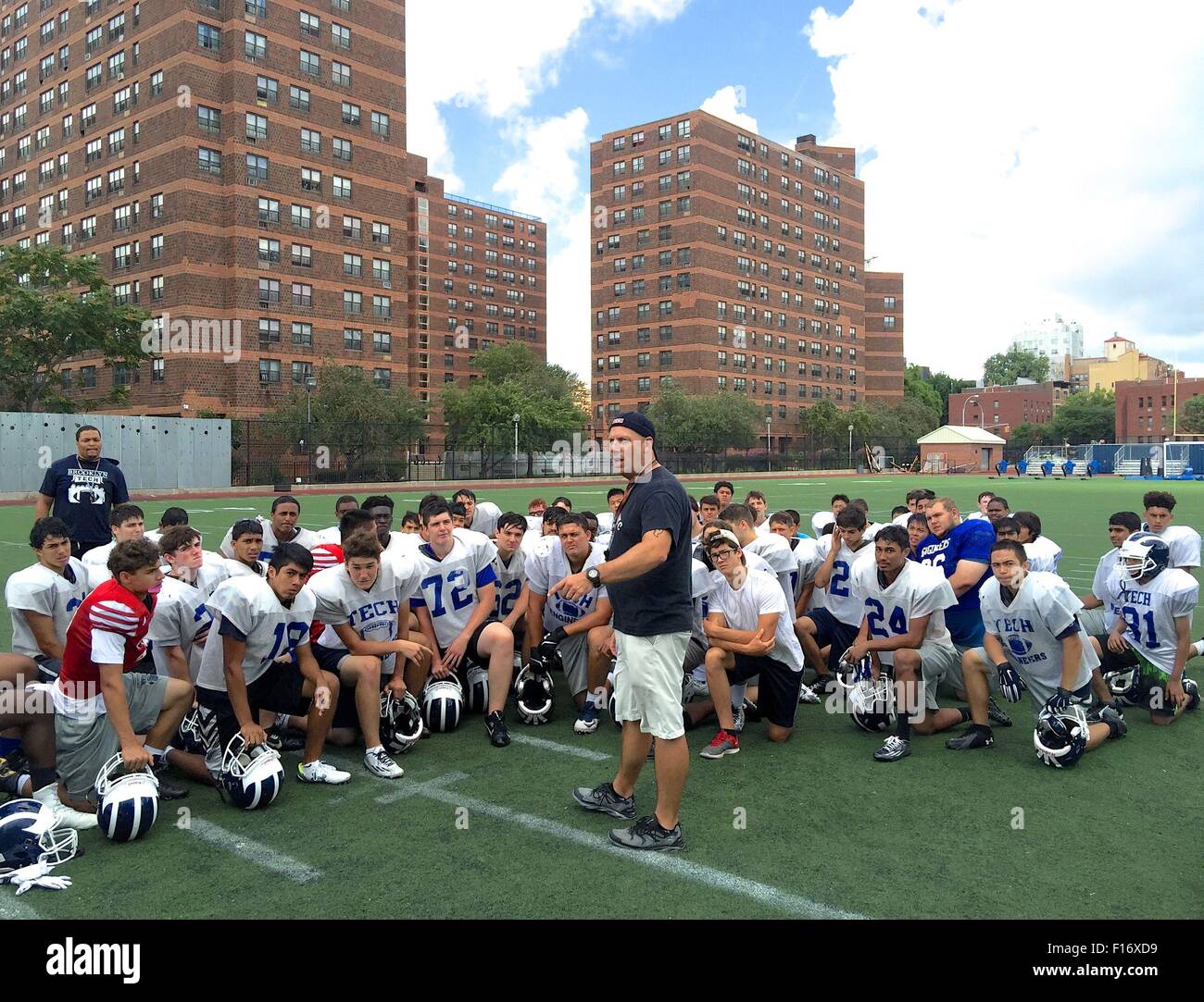 Football team practice hi-res stock photography and images - Alamy