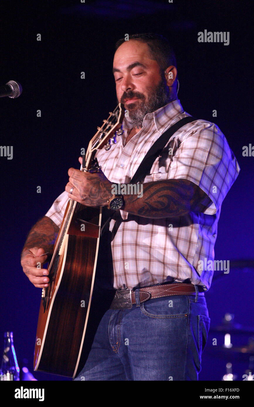 Singer aaron lewis of hi-res stock photography and images - Alamy