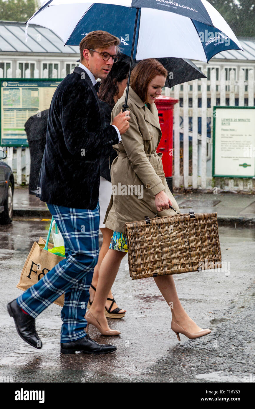 Picnic rain hi-res stock photography and images - Alamy