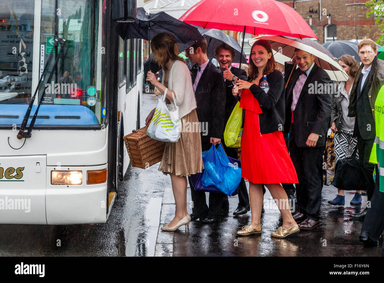 Posh people queue hi-res stock photography and images - Alamy