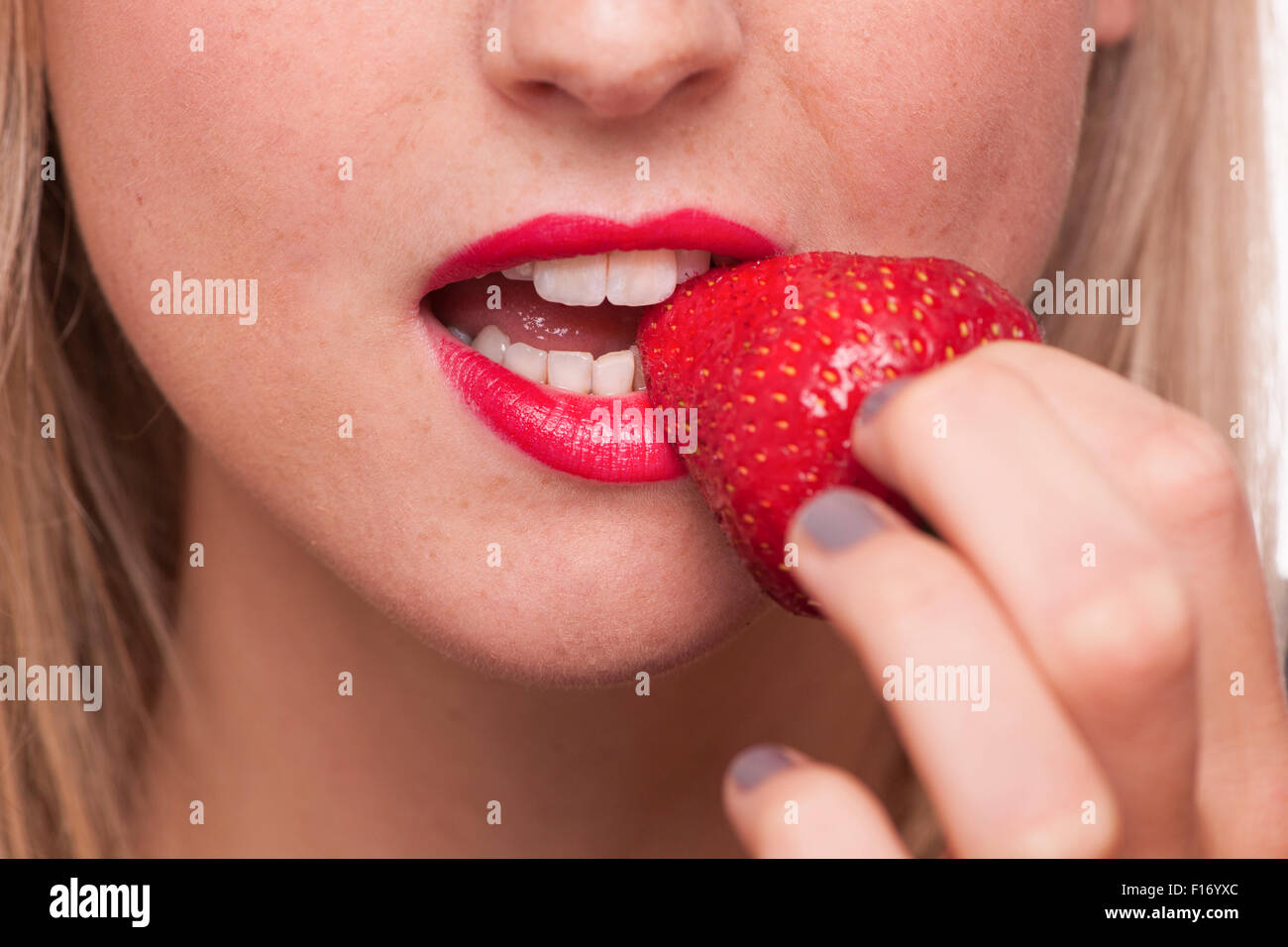 Woman strawberry teeth hi-res stock photography and images - Alamy