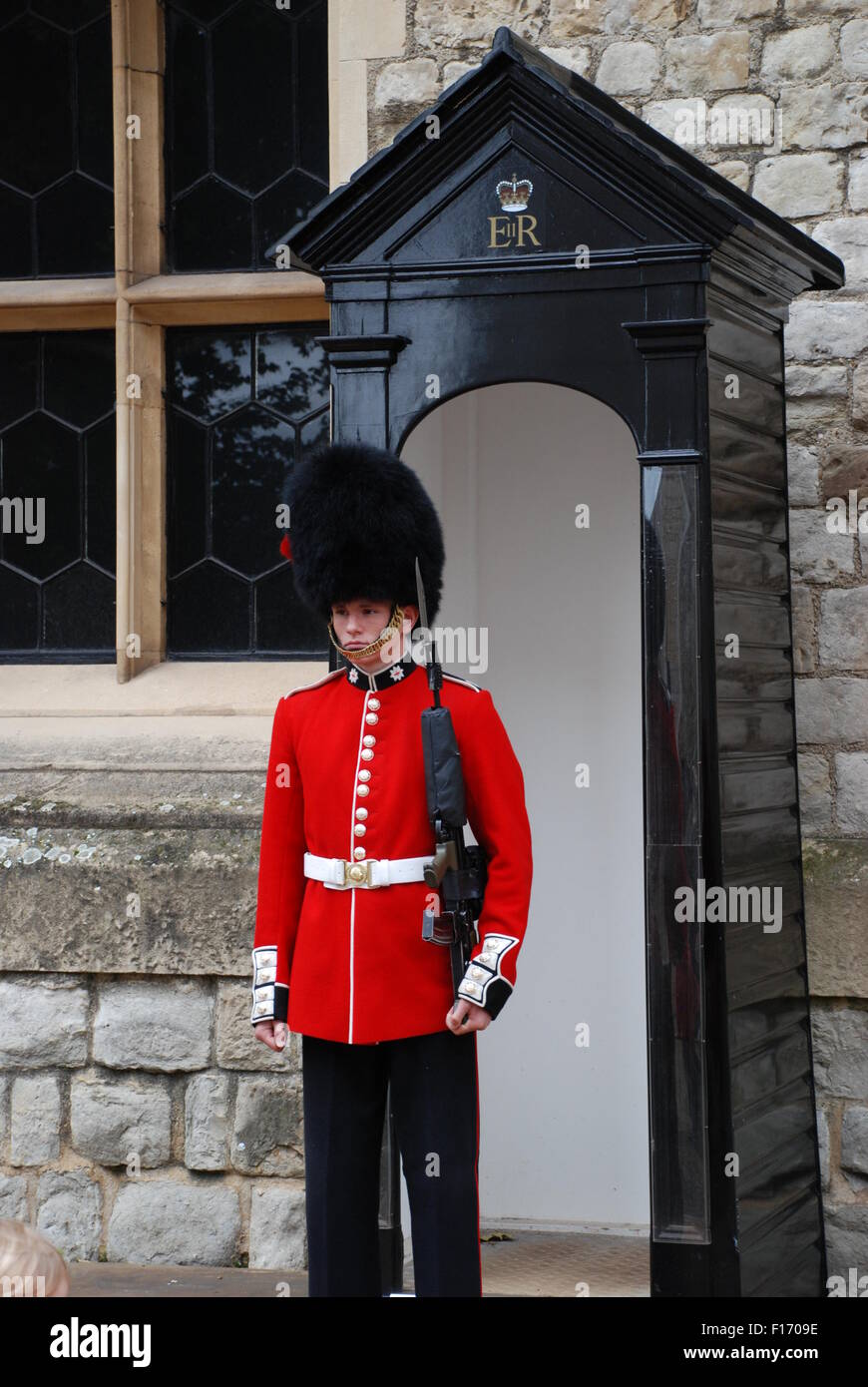 Queens guard royal guard bearskin hi-res stock photography and images - Alamy