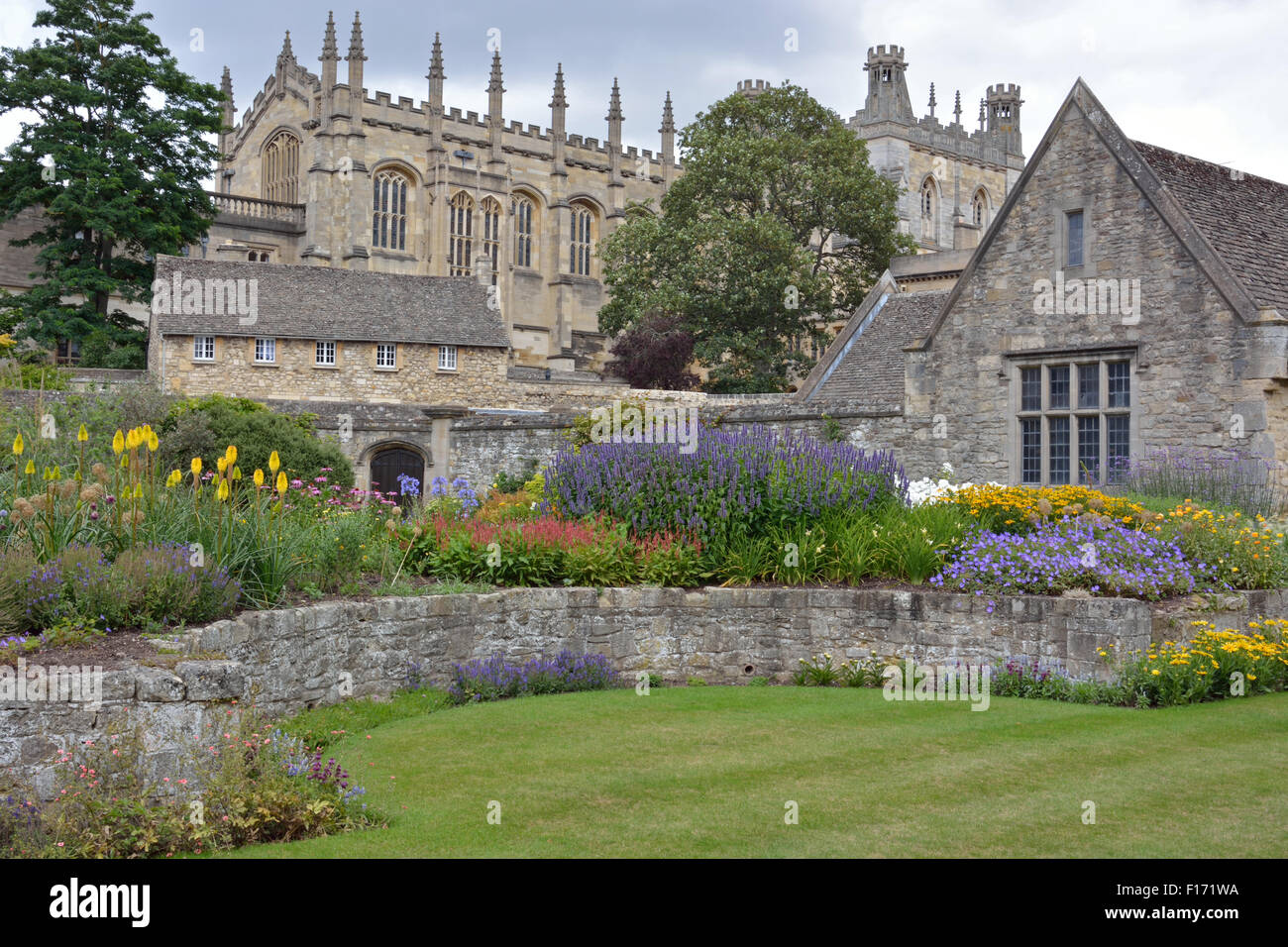 First world war memorial university hi-res stock photography and images ...