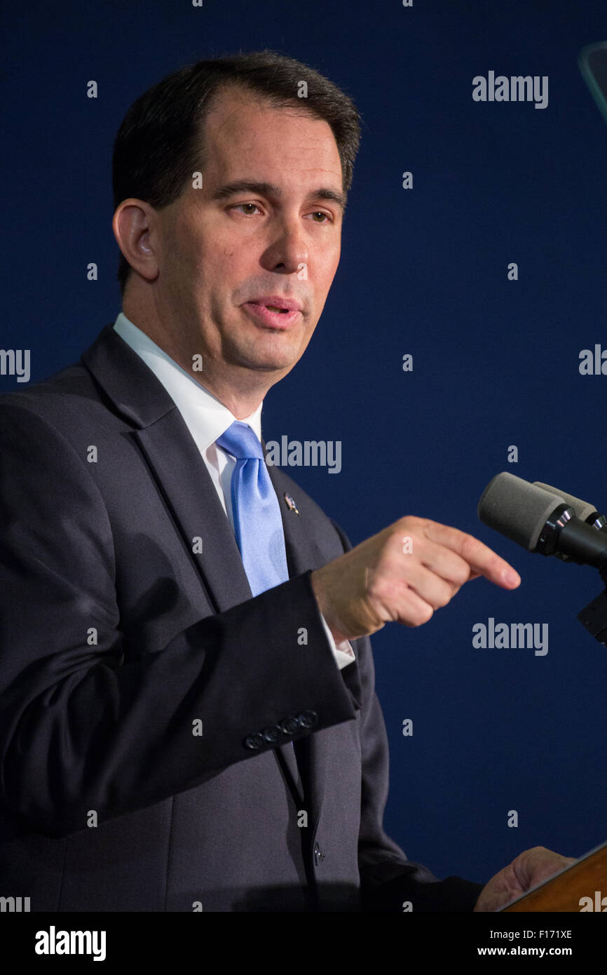 Wisconsin Governor and GOP presidential candidate Scott Walker gives a ...