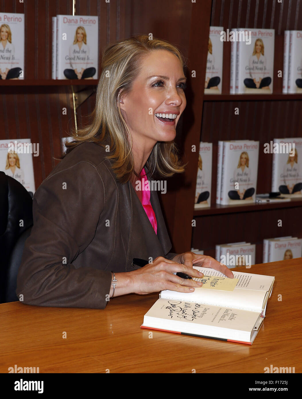 Former White House Press Secretary Dana Perino signs copies of her new ...