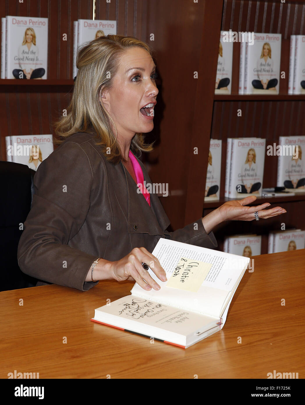 Former White House Press Secretary Dana Perino signs copies of her new ...