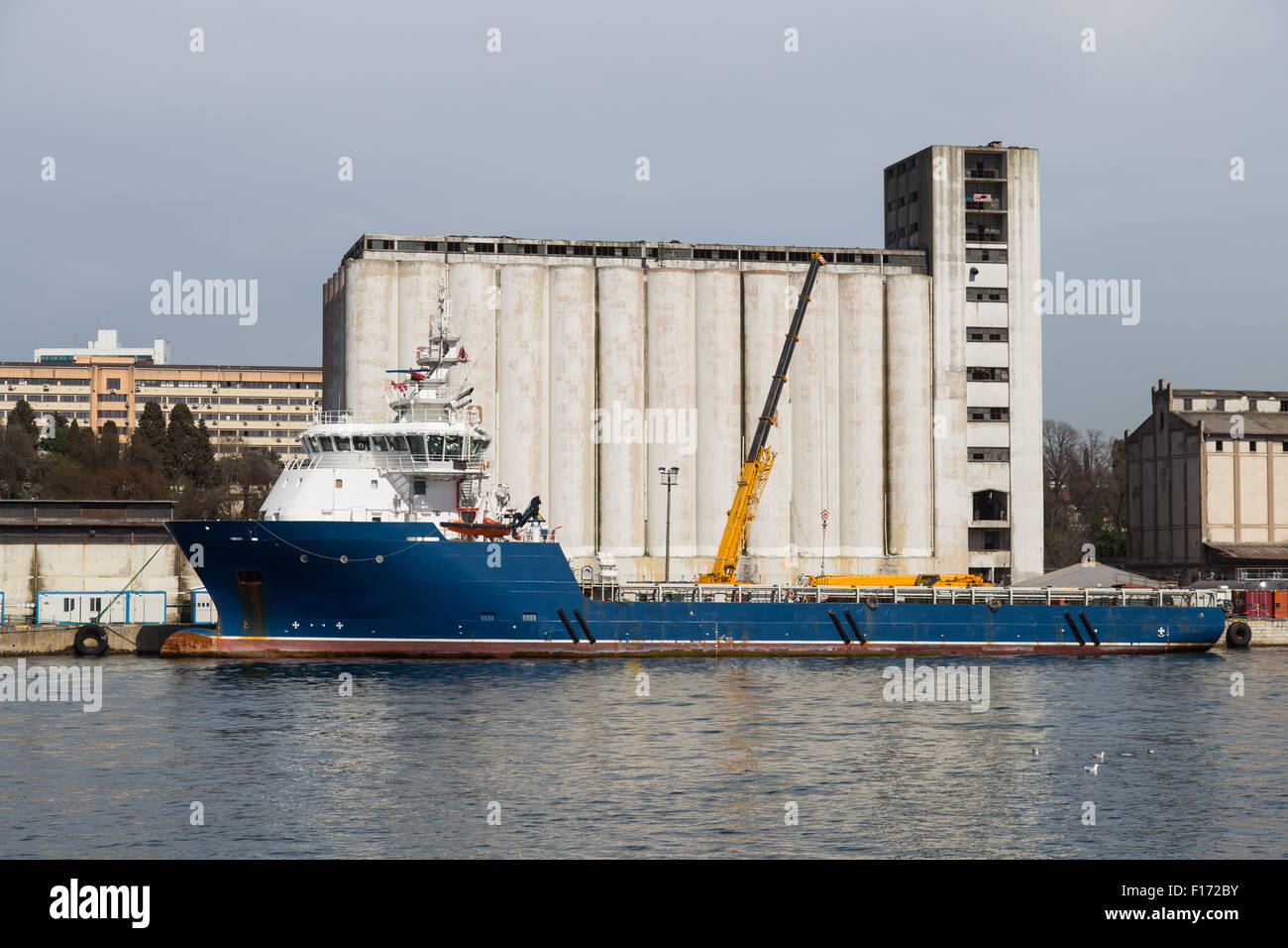 Ship in front of a Port Silo Stock Photo - Alamy