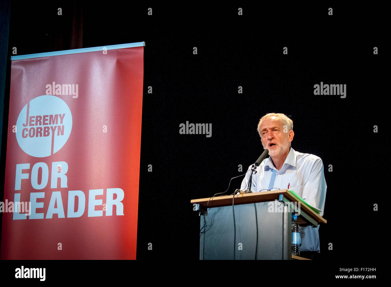 Exeter, UK. 28th Aug, 2015. Jeremy Corbyn adresses the audience during ...