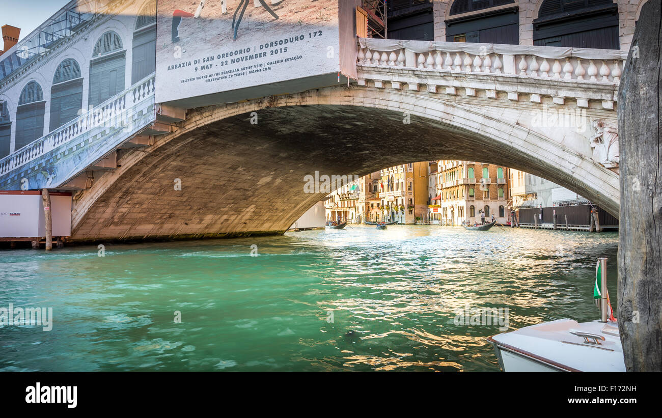 Closeup rialto bridge rialto venice hi-res stock photography and images ...